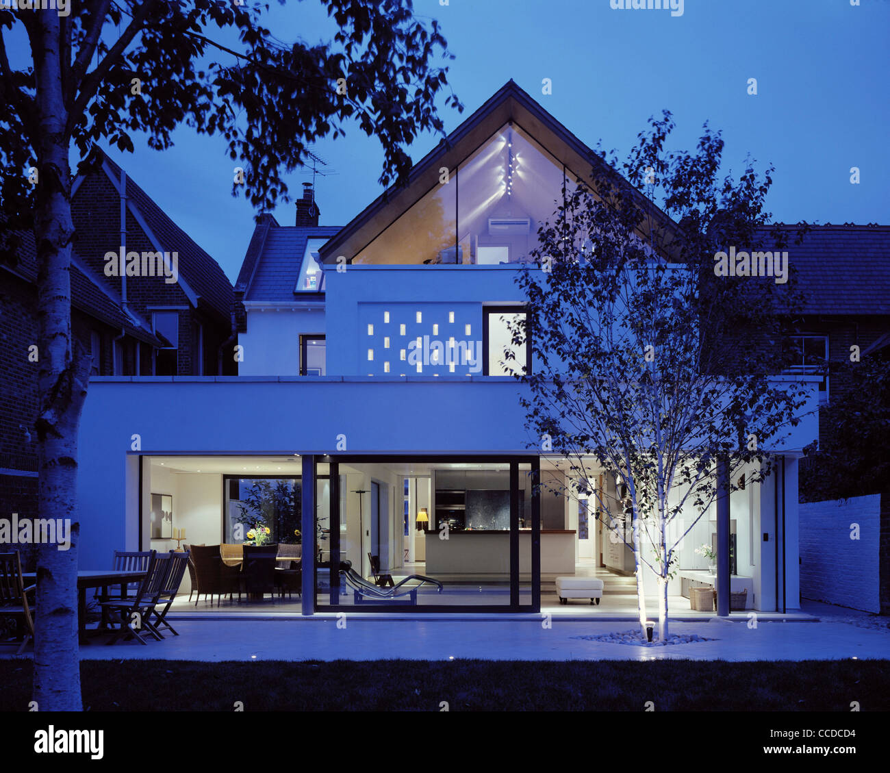 PRIVATE HOUSE REAR EXTERIOR NIGHT SHOT Stock Photo - Alamy