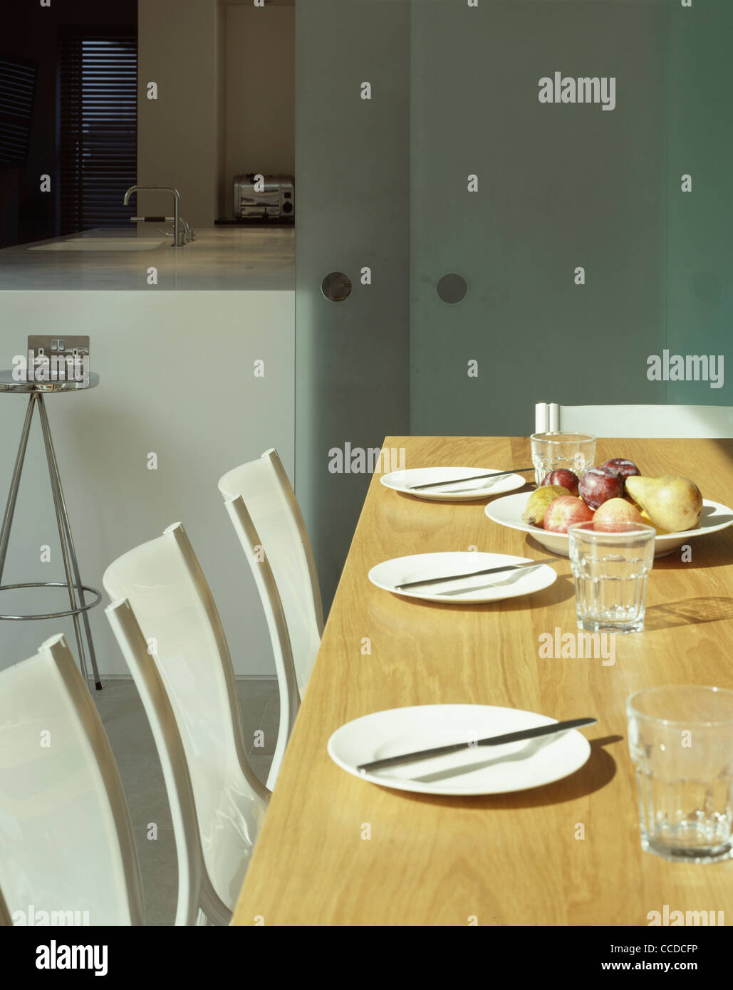 PRIVATE HOUSE DETAIL OF DINING TABLE TO KITCHEN GLASS DOORS Stock Photo ...