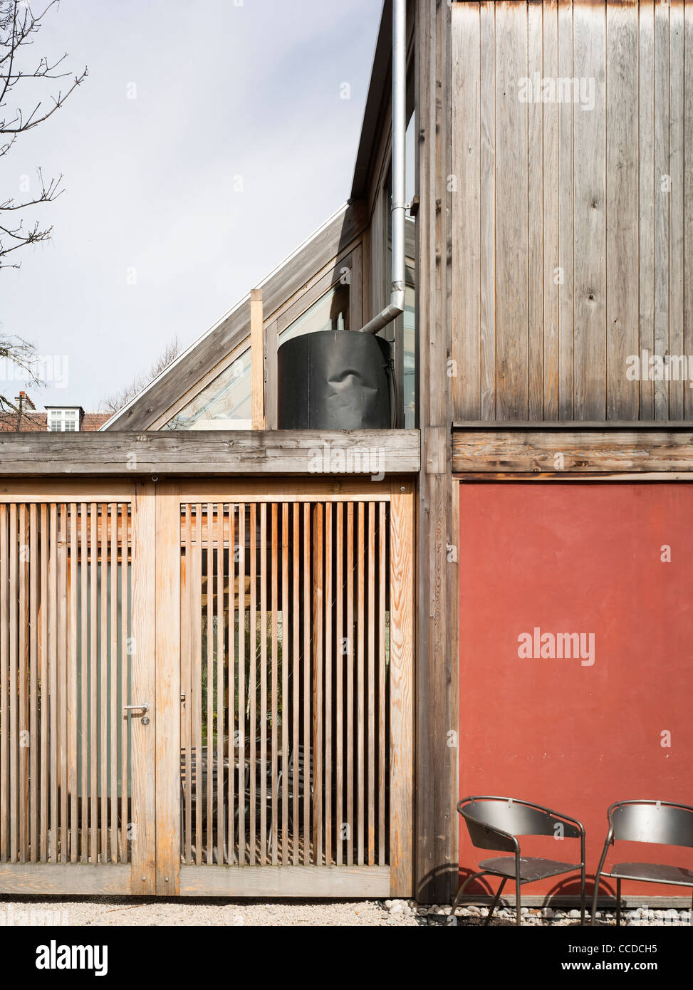 THE FRAME HOUSE MARCUS LEE LONDON 2008 STREET ELEVATION WITH SEATING ...