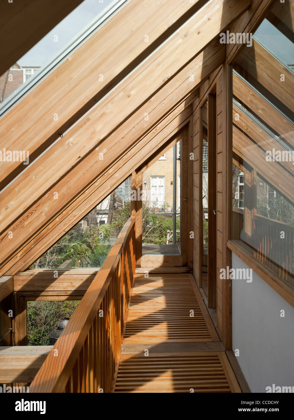 THE FRAME HOUSE MARCUS LEE LONDON 2008 FIRST FLOOR SLATTED TIMBER ...