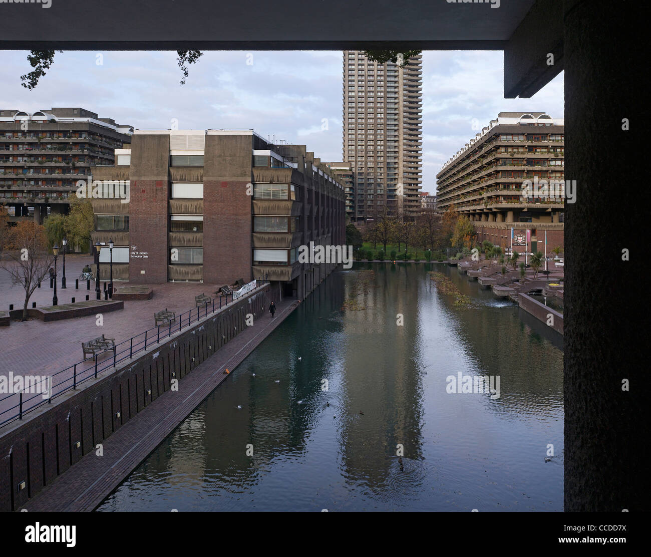 Housing estate london 1980s hi-res stock photography and images - Alamy