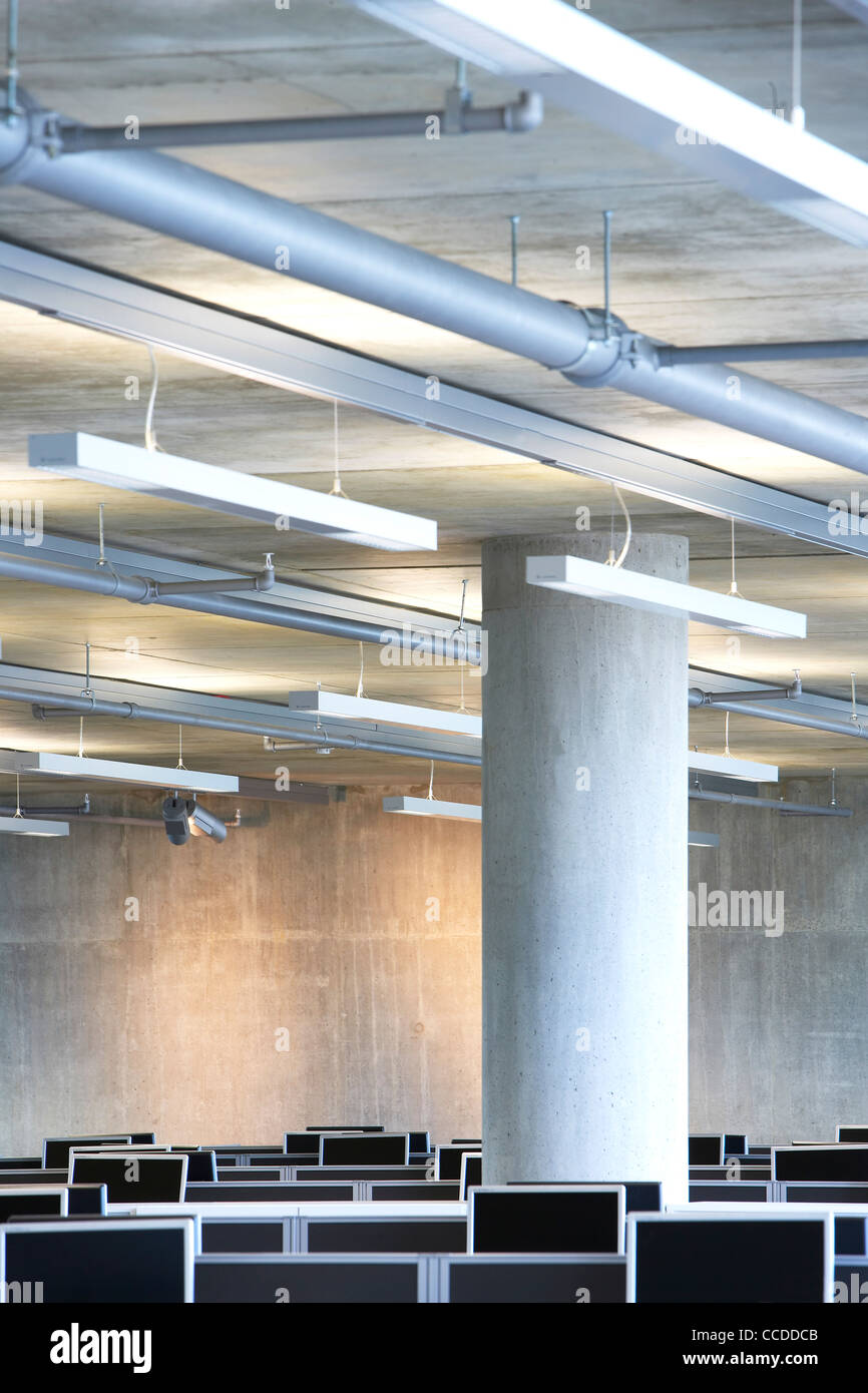 Open plan office interior 2009 hi-res stock photography and images - Alamy