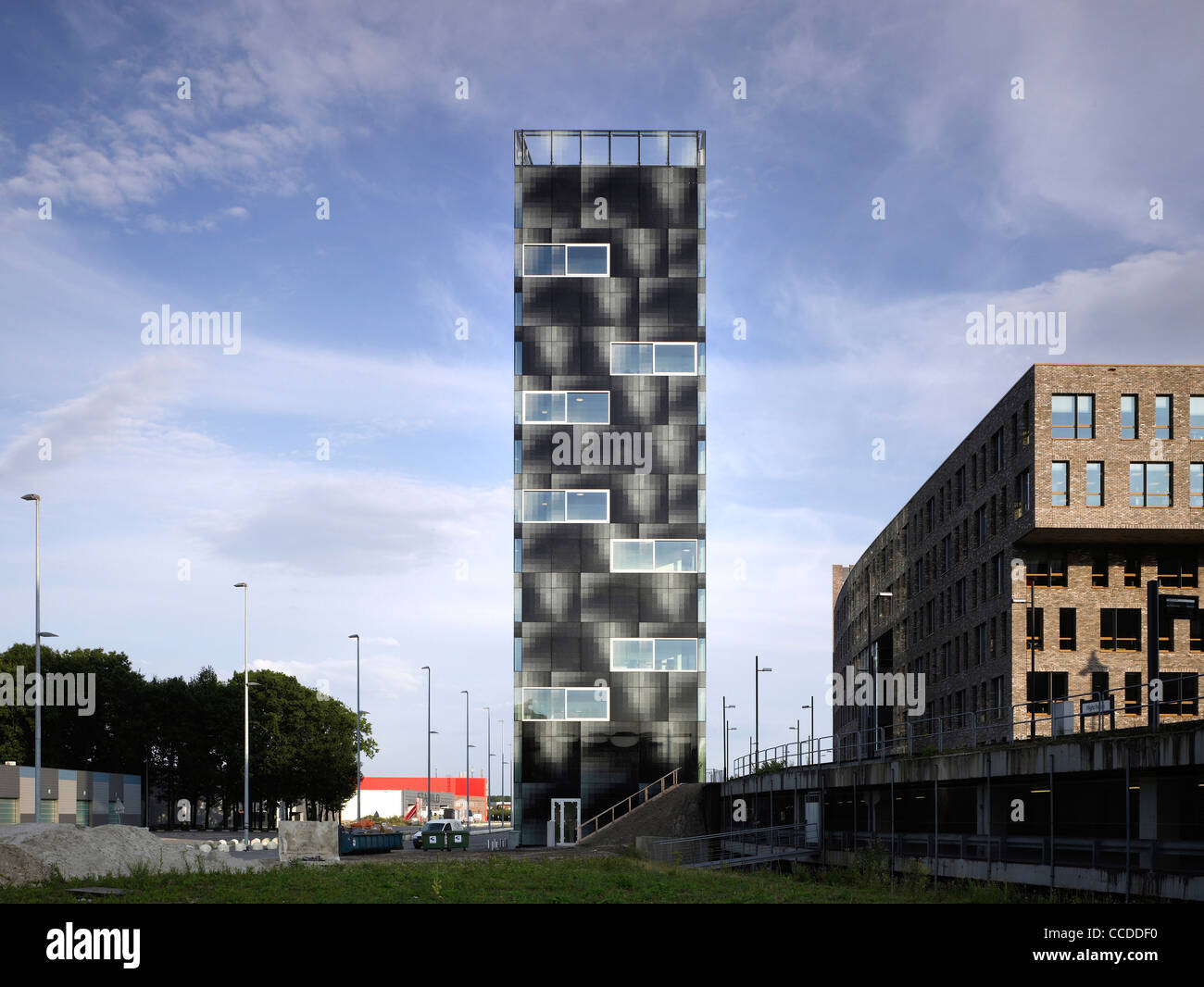 V shape building hi-res stock photography and images - Alamy