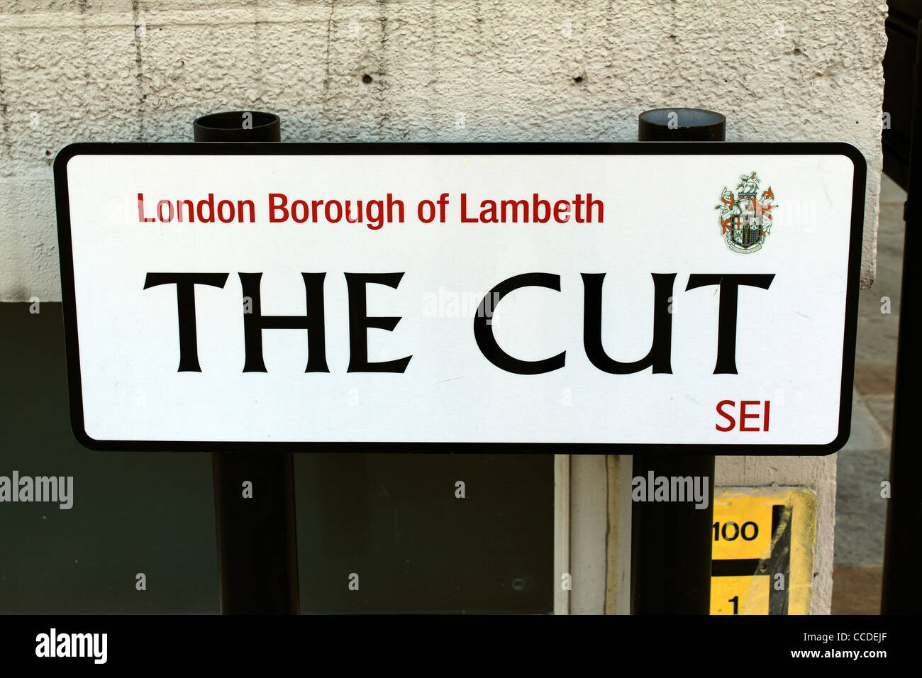 Street sign lambeth road london hi-res stock photography and images - Alamy