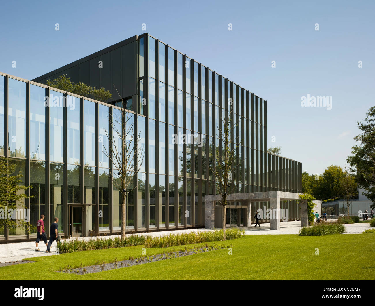 british embassy, tony fretton architects, warsaw, 07/07/09 south facade ...