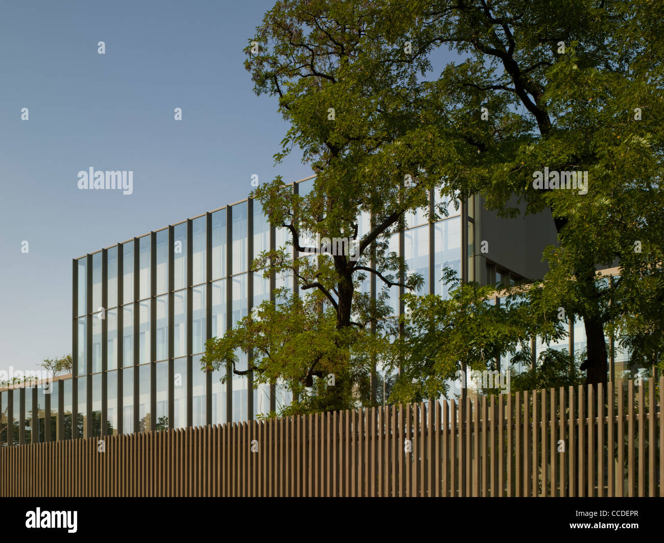 british embassy, tony fretton architects, warsaw, 07/07/09 south facade ...