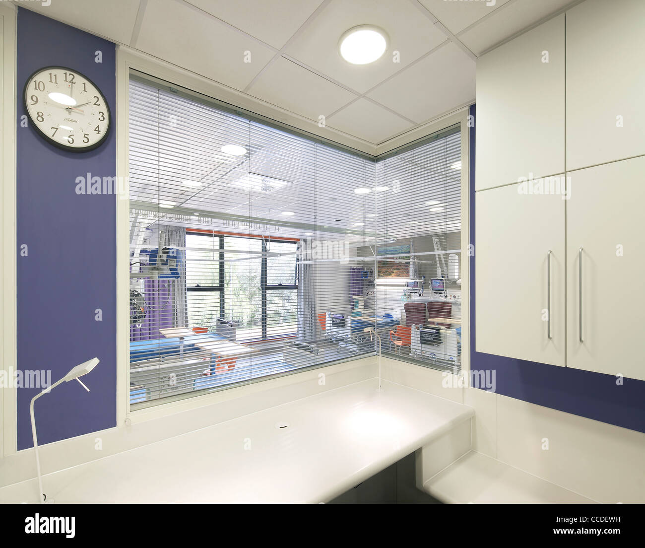 Nurses station hi-res stock photography and images - Alamy