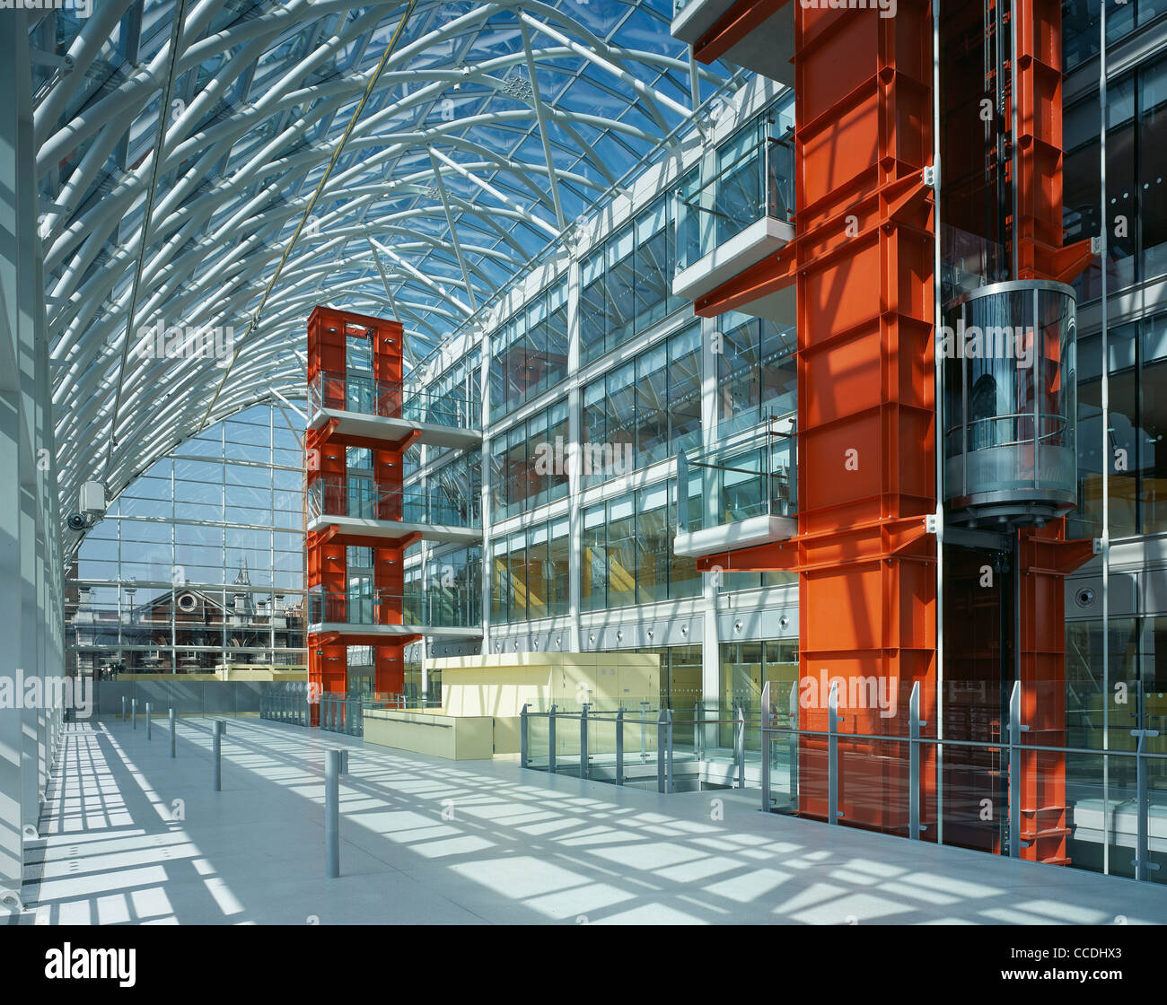EVELINA CHILDRENS HOSPITAL INTERIOR - GLASS CURVED ROOF Stock Photo - Alamy