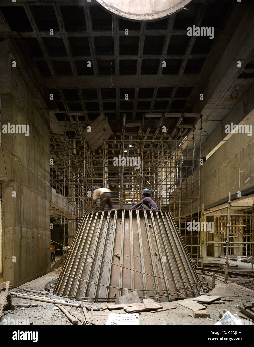 TATA CORPORATE COMPLEX IN CONSTRUCTION-OVERALL VIEW WITH WORKERS Stock ...