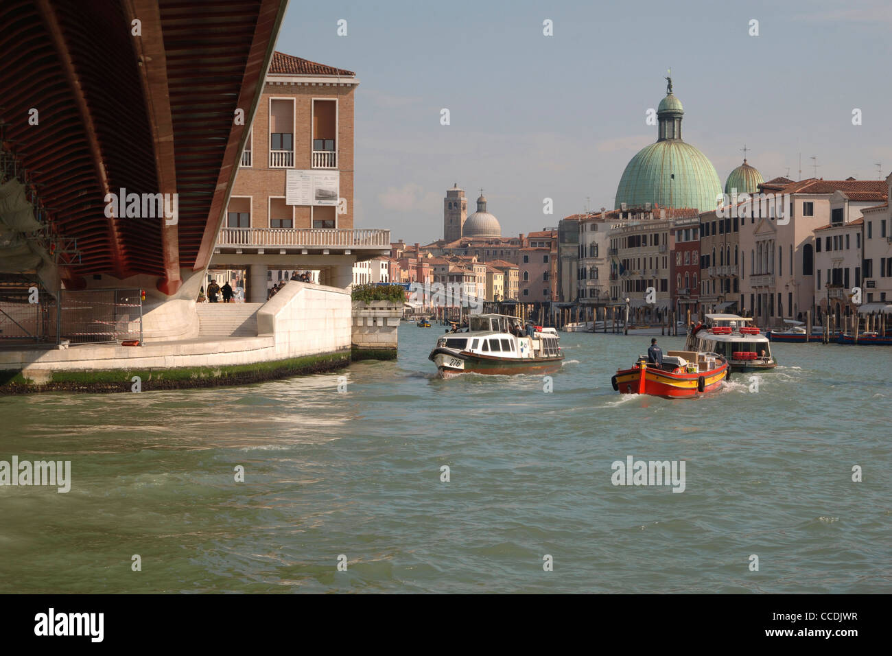 constitution bridge, canal grande, santiago calatrava, venice, italy ...