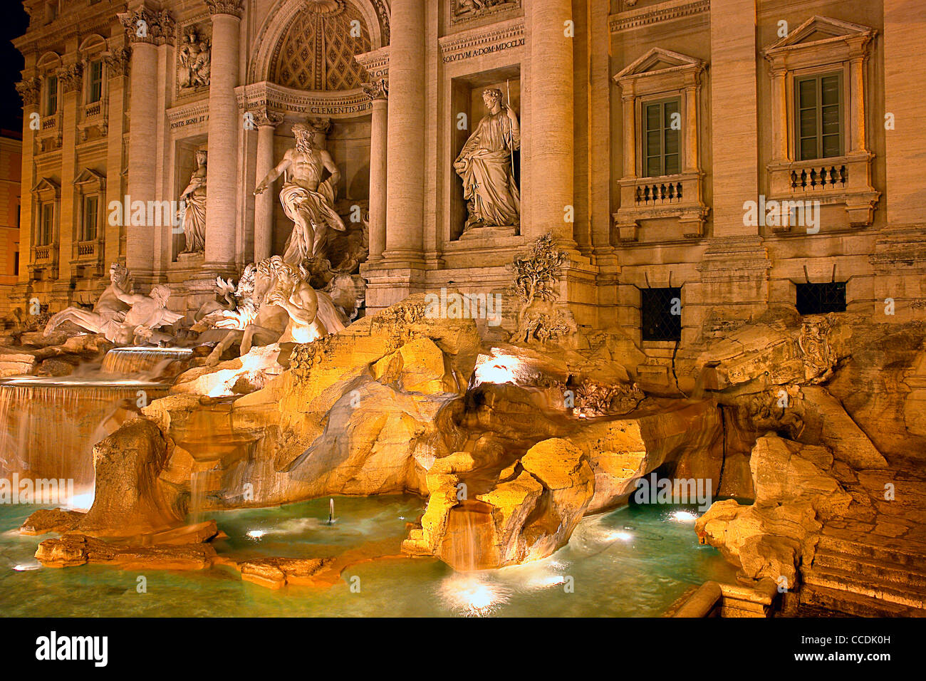 Fountain di Trevi - most famous Rome's fountains in the world. Italy ...