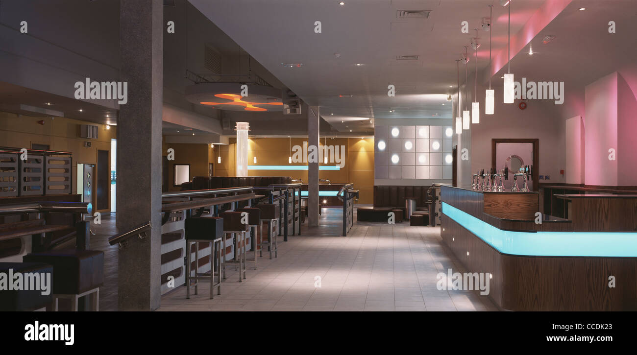 Student night club hi-res stock photography and images - Alamy