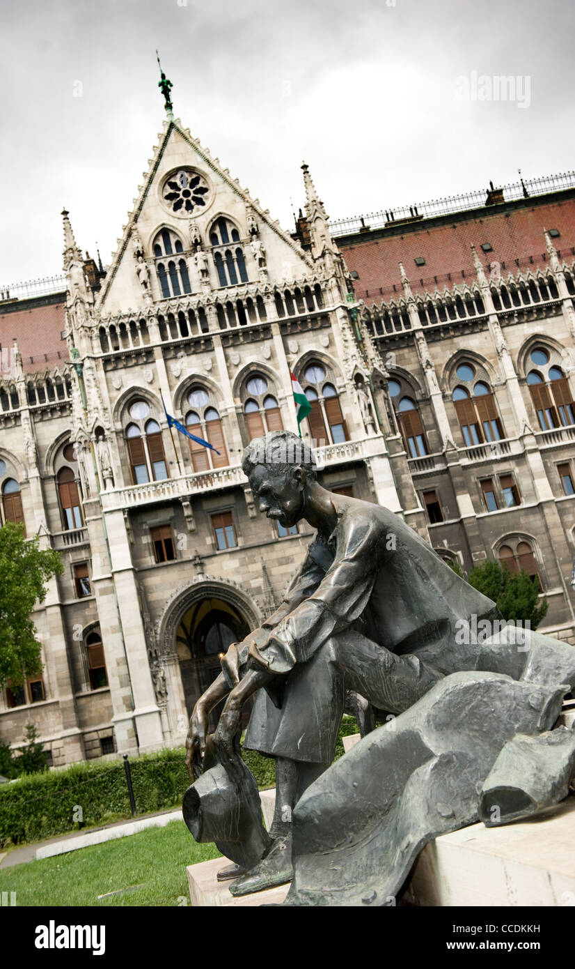 Jozsef Attila Statue High Resolution Stock Photography and Images - Alamy