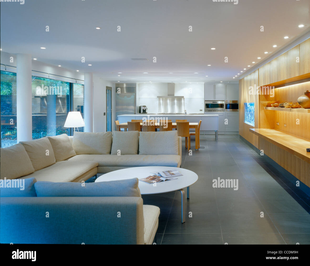 PRIVATE HOUSE SEATING, DINING, KITCHEN Stock Photo - Alamy