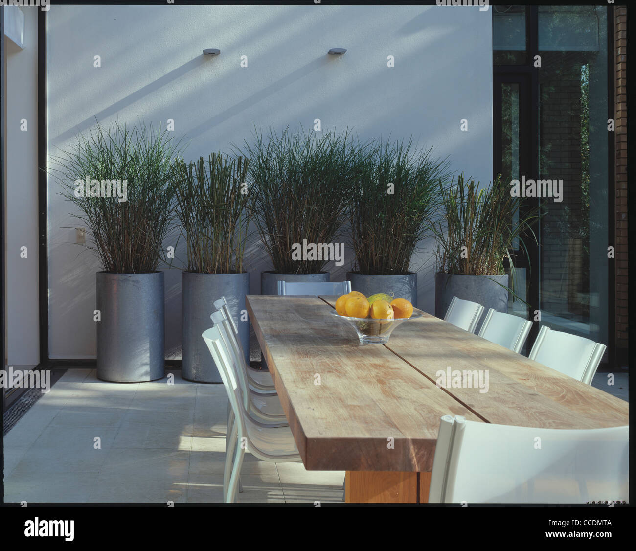 PRIVATE HOUSE DINING TERRACE Stock Photo - Alamy