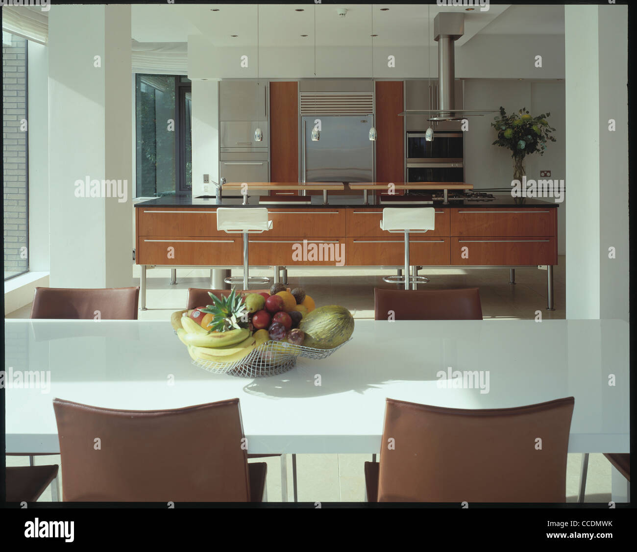 PRIVATE HOUSE DINING TABLE TO KITCHEN Stock Photo - Alamy