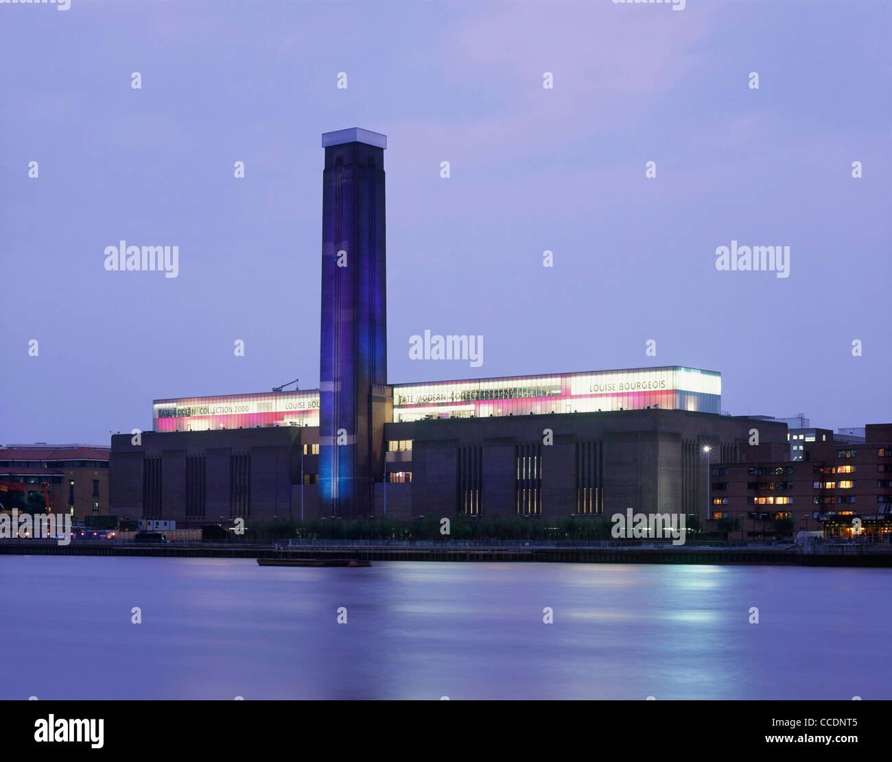 Night view of tate britain hi-res stock photography and images - Alamy