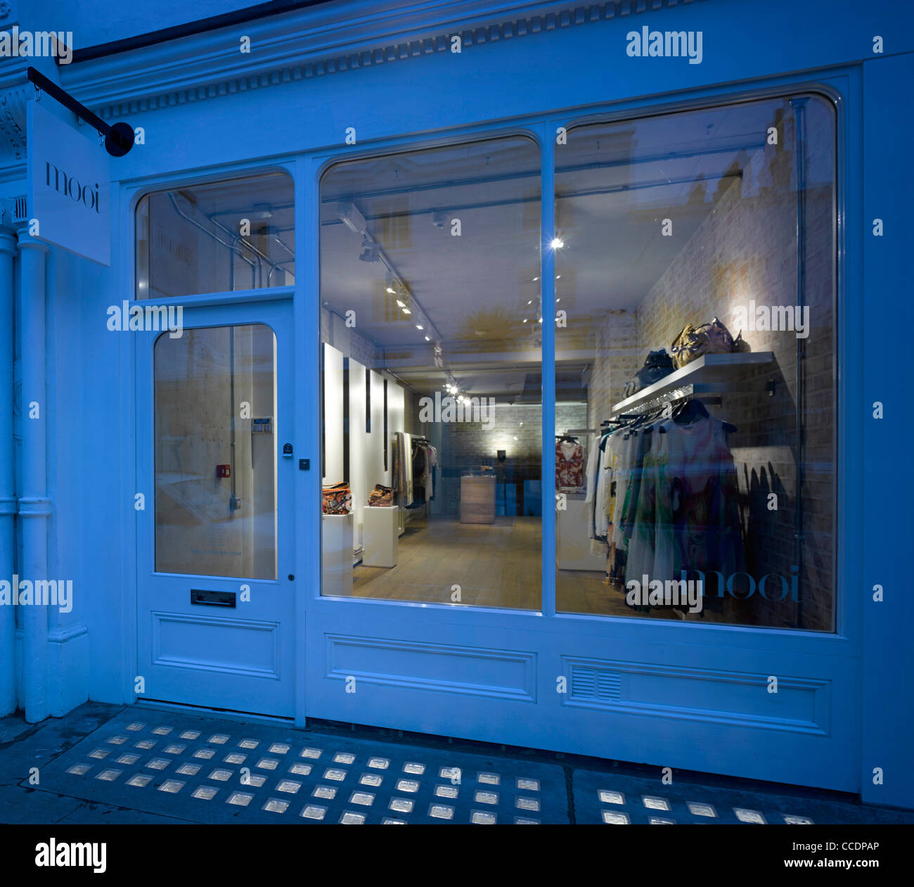 Shopfront london exterior hi-res stock photography and images - Alamy