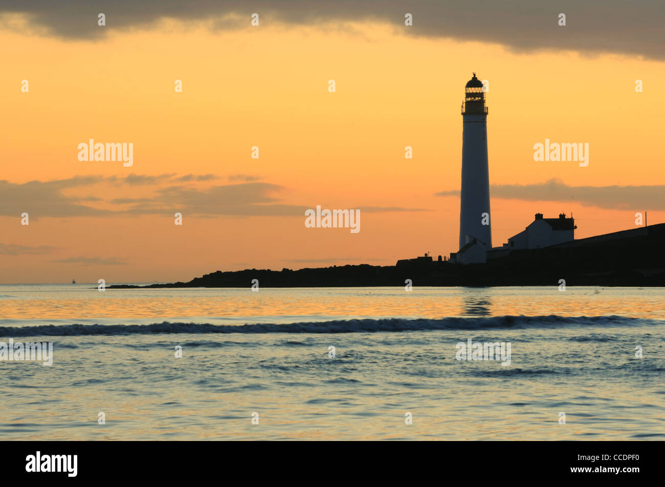 Sunrise at Scurdie Ness Lighthouse, Ferryden, Montrose Stock Photo - Alamy