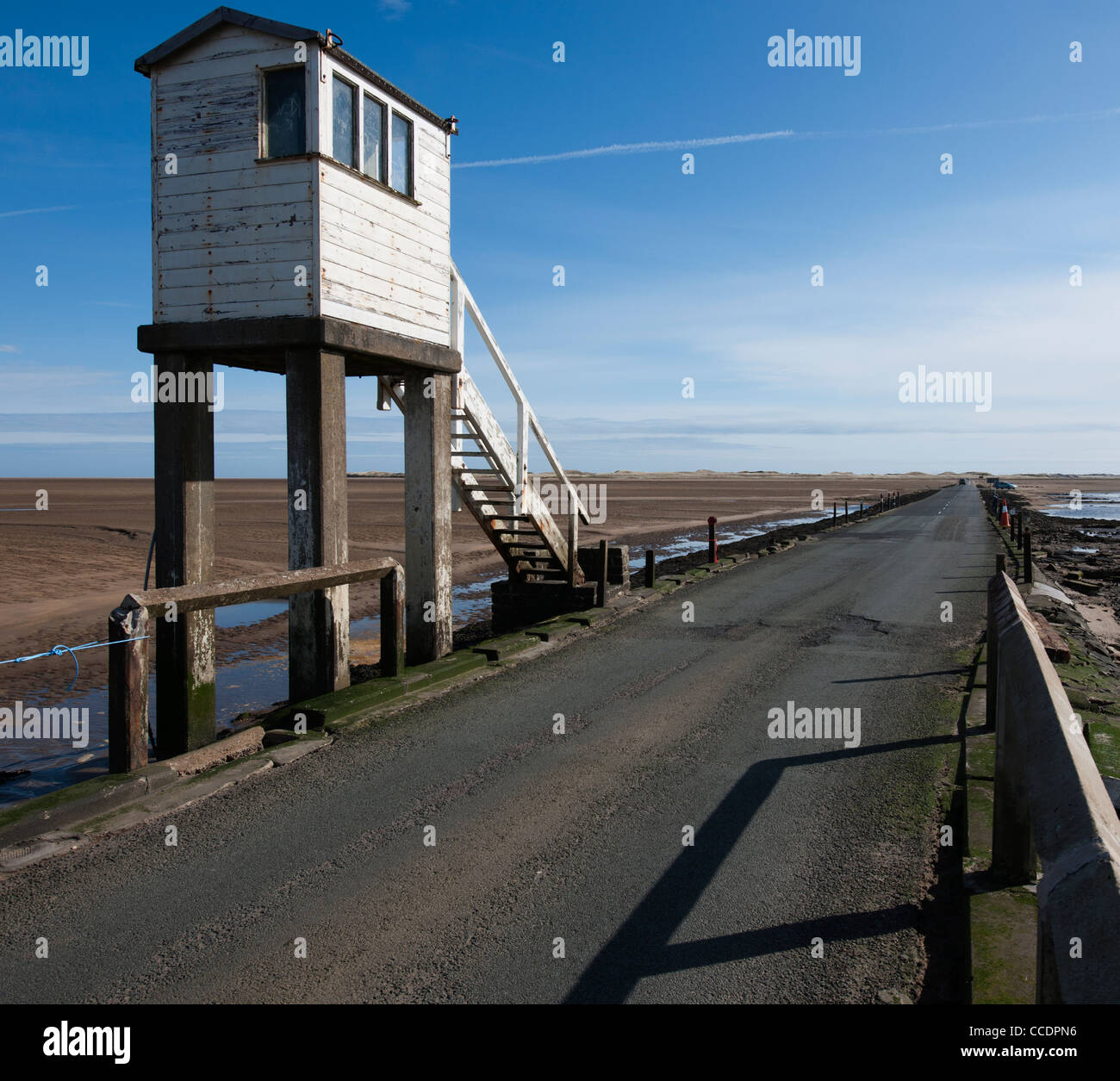 Causeway to holy island hi-res stock photography and images - Alamy