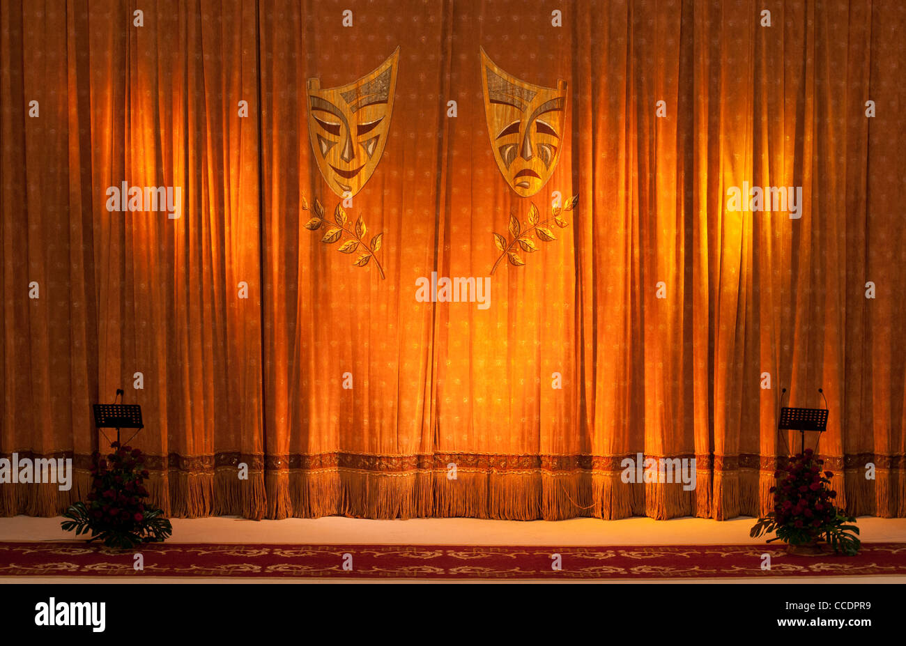 Theatre masks happy and sad hi-res stock photography and images - Alamy