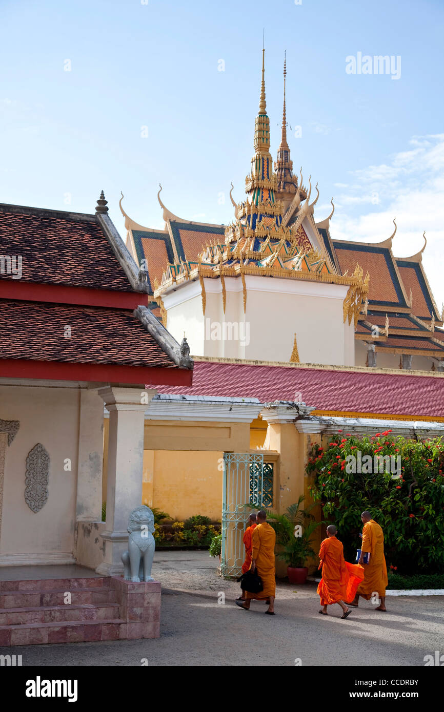 Asia monks temples hi-res stock photography and images - Alamy
