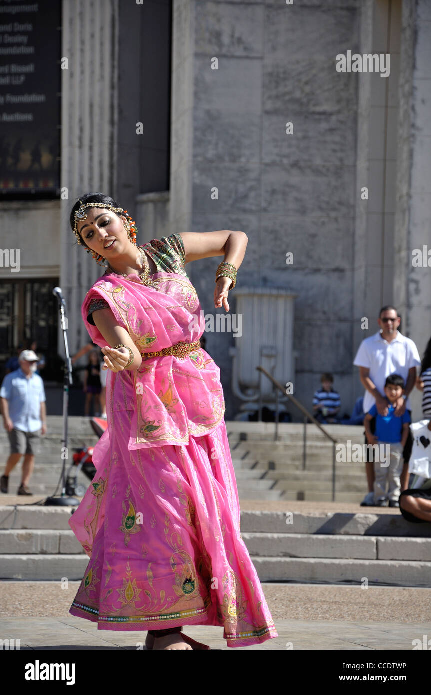 Indian traditional dancing Stock Photo - Alamy