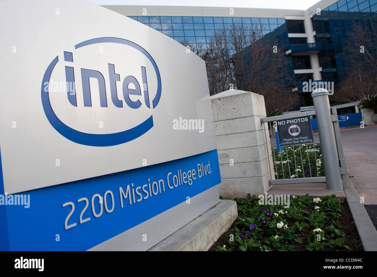 The headquarters of Intel Stock Photo - Alamy