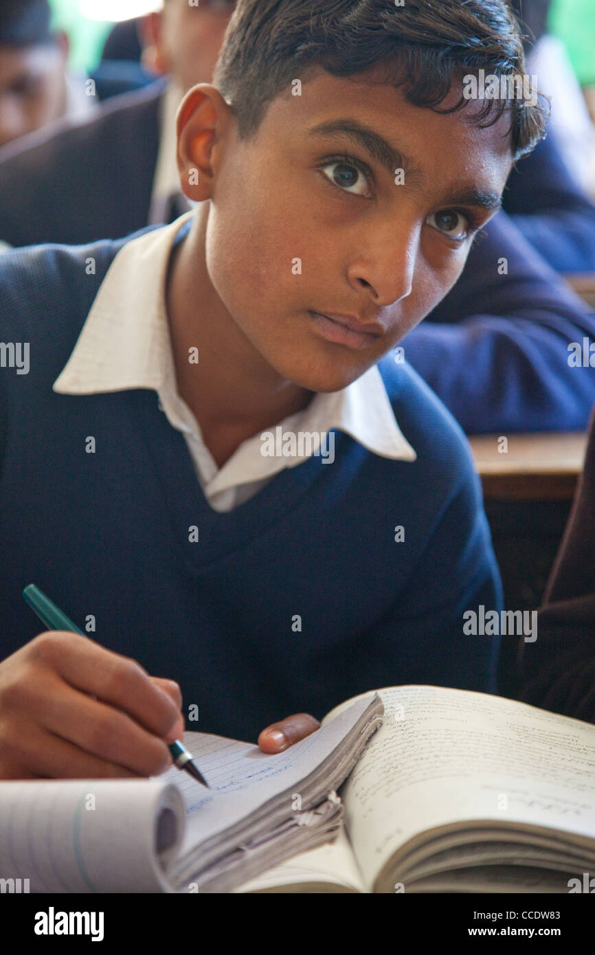 Pakistani boy in islamabad pakistan hi-res stock photography and images ...