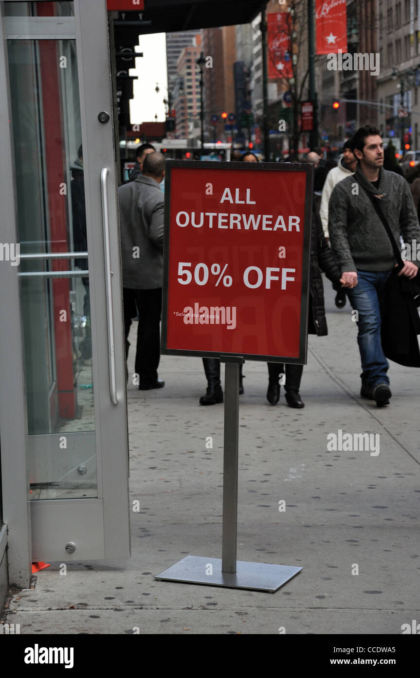 Sale sign at store entrance, New York, USA Stock Photo - Alamy