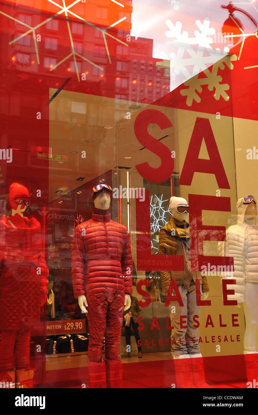 Sale sign on store window, New York, USA Stock Photo - Alamy