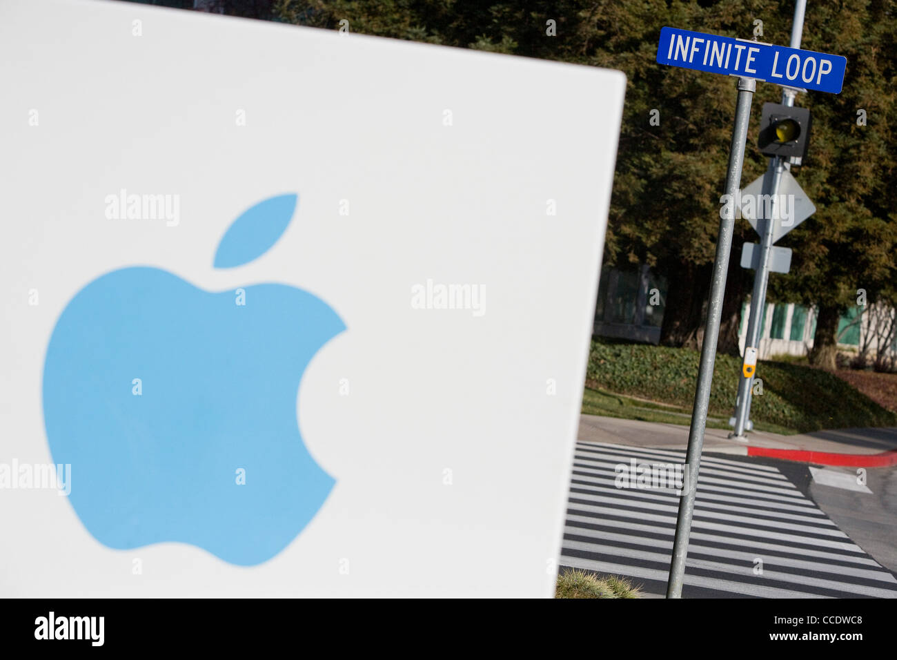 The headquarters of Apple Computer, 1 Infinite Loop Stock Photo - Alamy