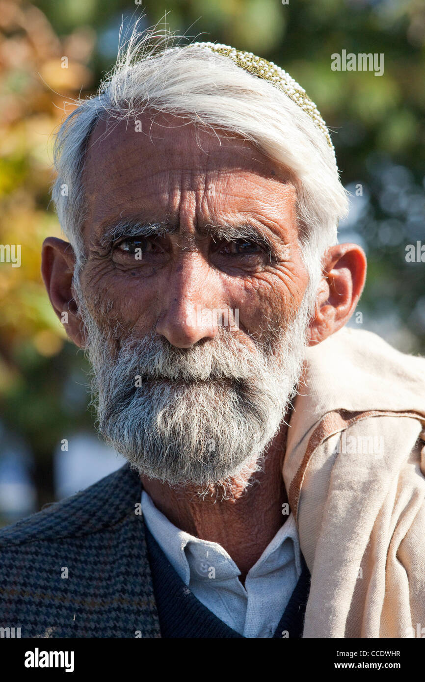 Old man islamabad pakistan hi-res stock photography and images - Alamy