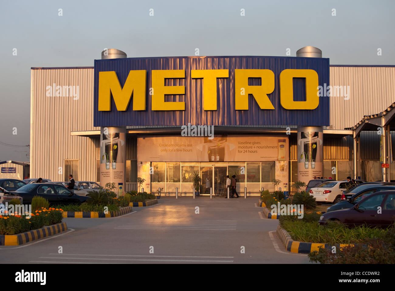 Building islamabad hi-res stock photography and images - Alamy