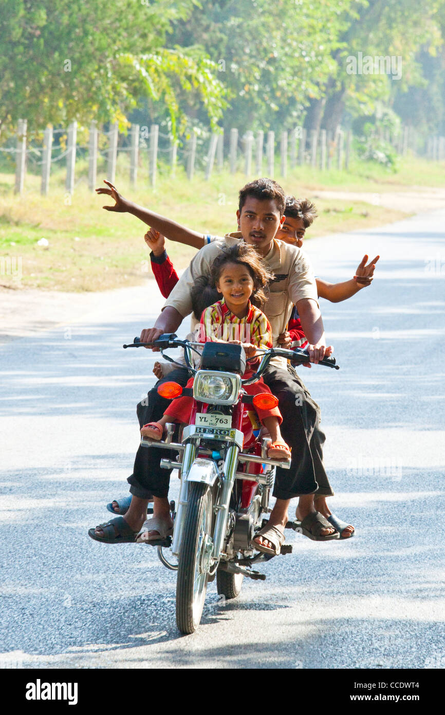 Family on a motorcycle, Islamabad, Pakistan Stock Photo - Alamy