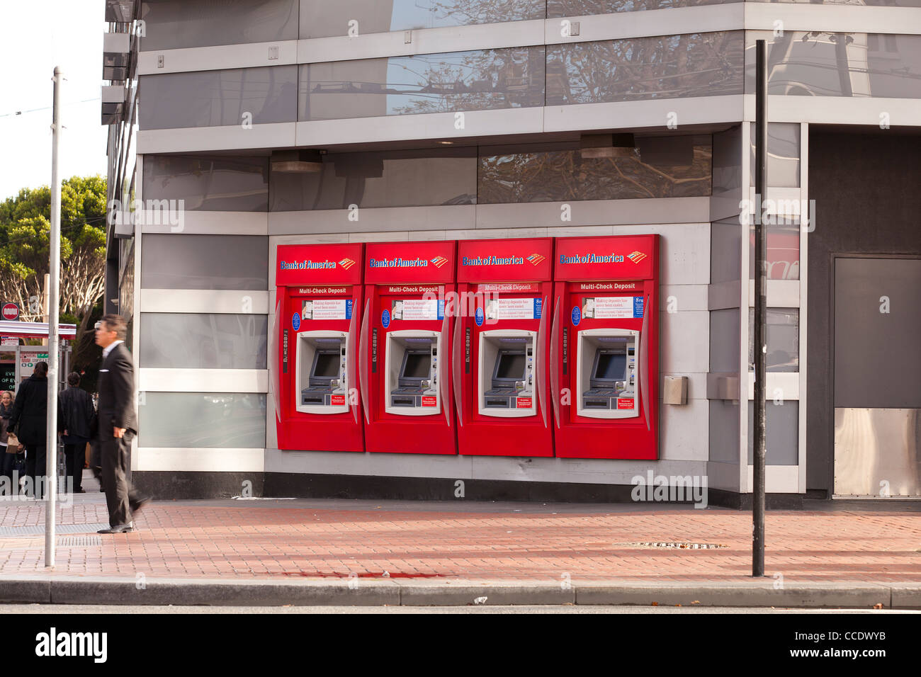 Outdoor atm machine hi-res stock photography and images - Alamy