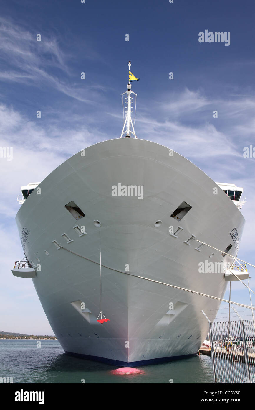The bow of a cruiseship, docked at port Stock Photo - Alamy