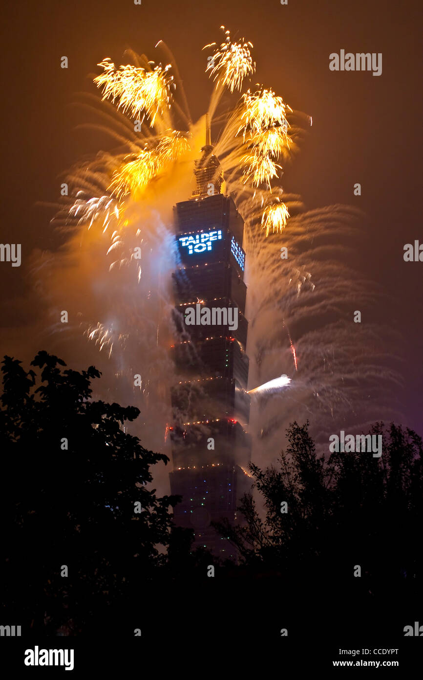 Taipei 101 fireworks hi-res stock photography and images - Alamy
