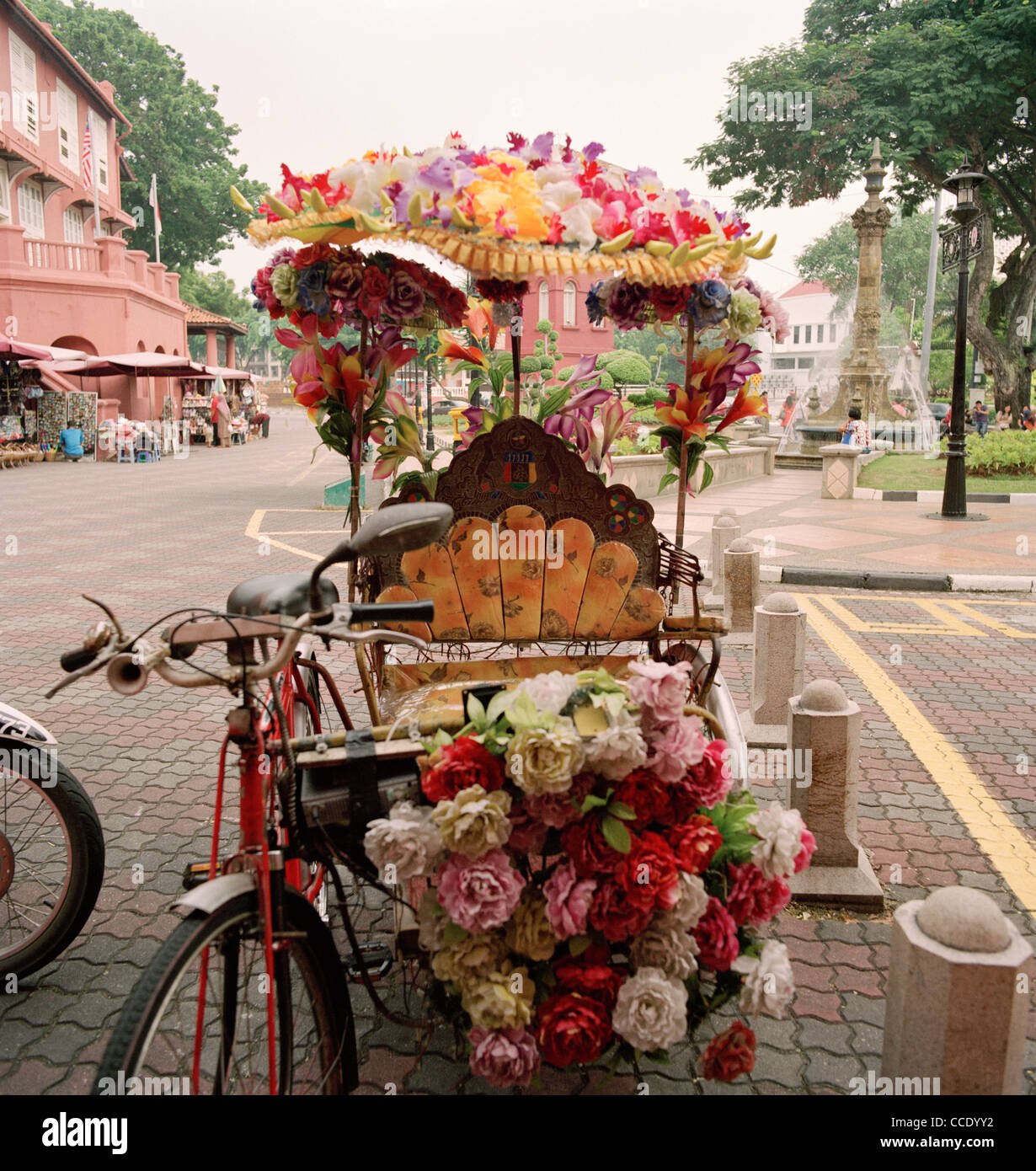 Traditional bicycle rickshaw melaka malaysia hi-res stock photography ...