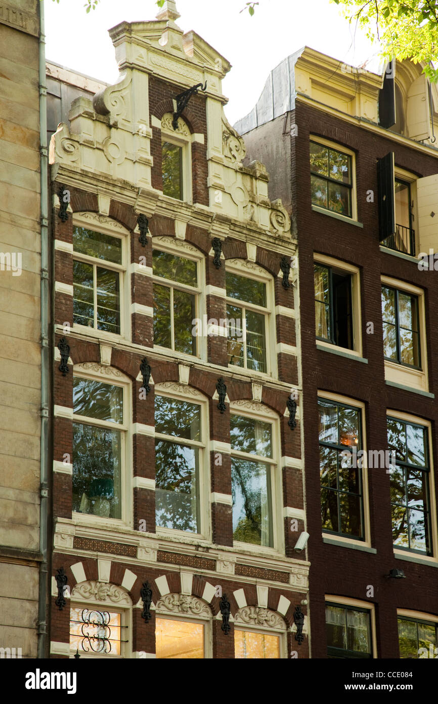 A canal house in Amsterdam, The Netherlands Stock Photo - Alamy