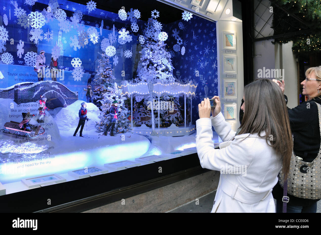 New york christmas stores hi-res stock photography and images - Alamy