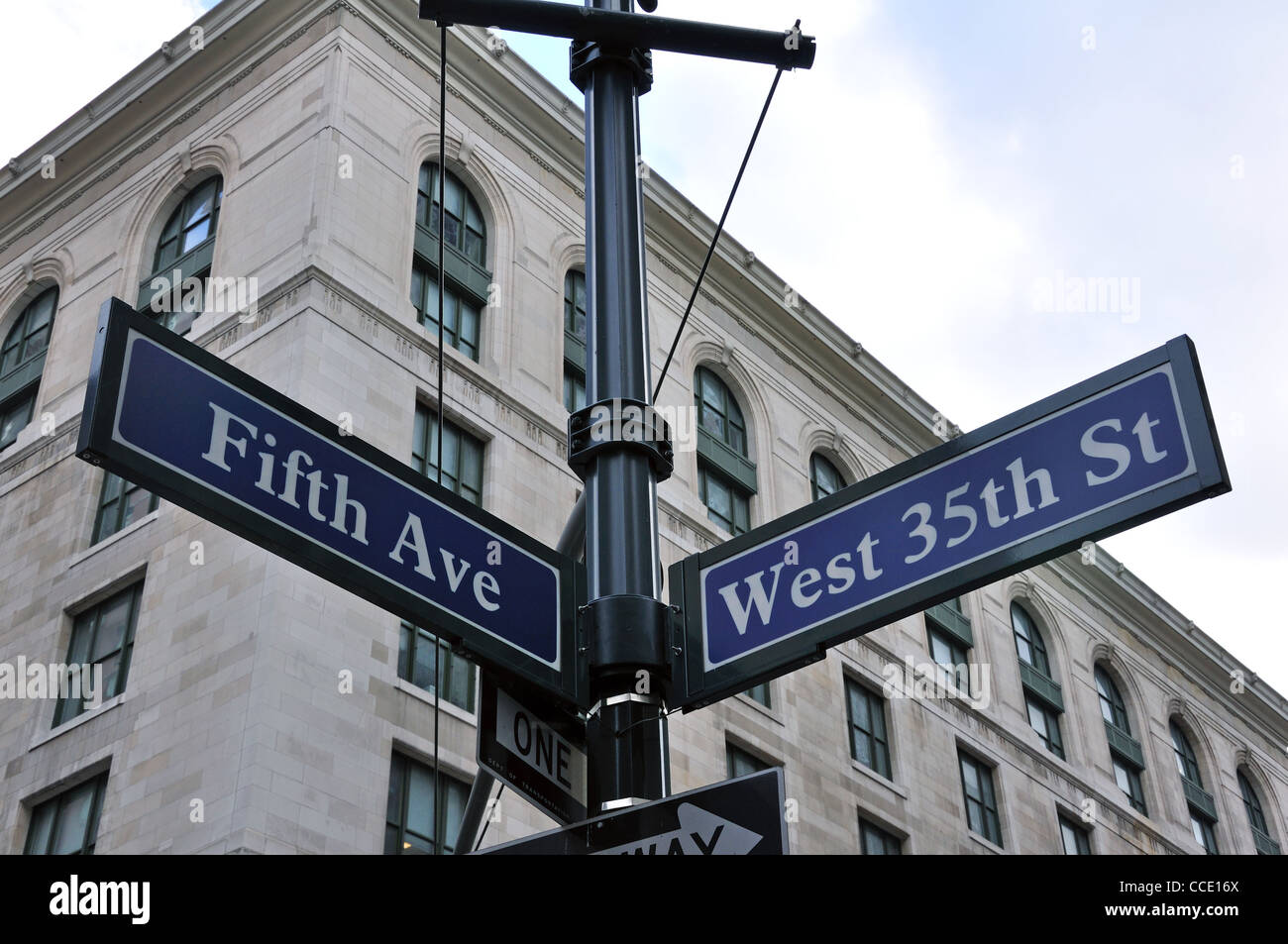 Fifth ave sign, New York, USA Stock Photo - Alamy