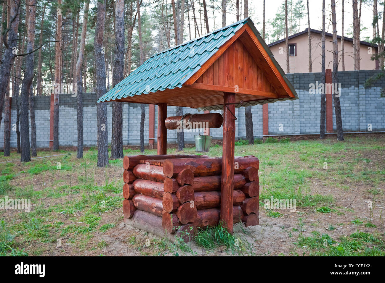 Well bucket winch hi-res stock photography and images - Alamy