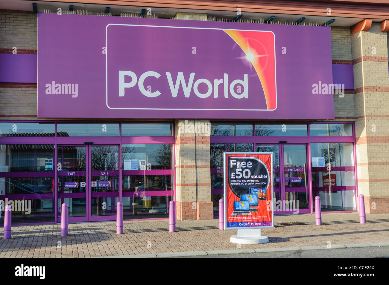 Pc world hi-res stock photography and images - Alamy