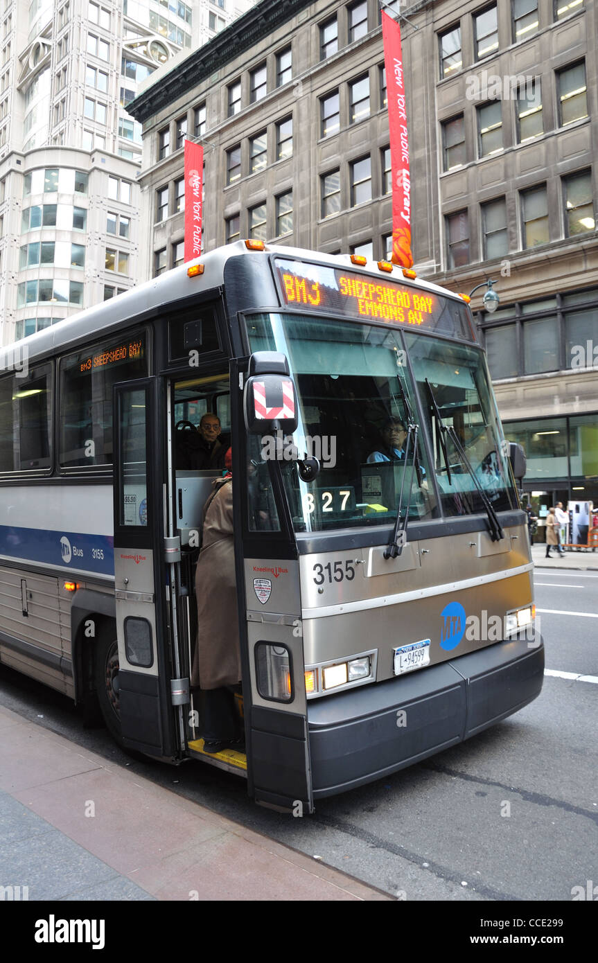 Bus stop, New York, USA Stock Photo - Alamy