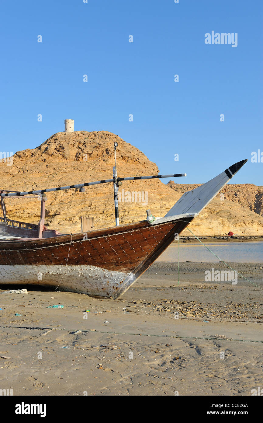Dhow building hi-res stock photography and images - Alamy