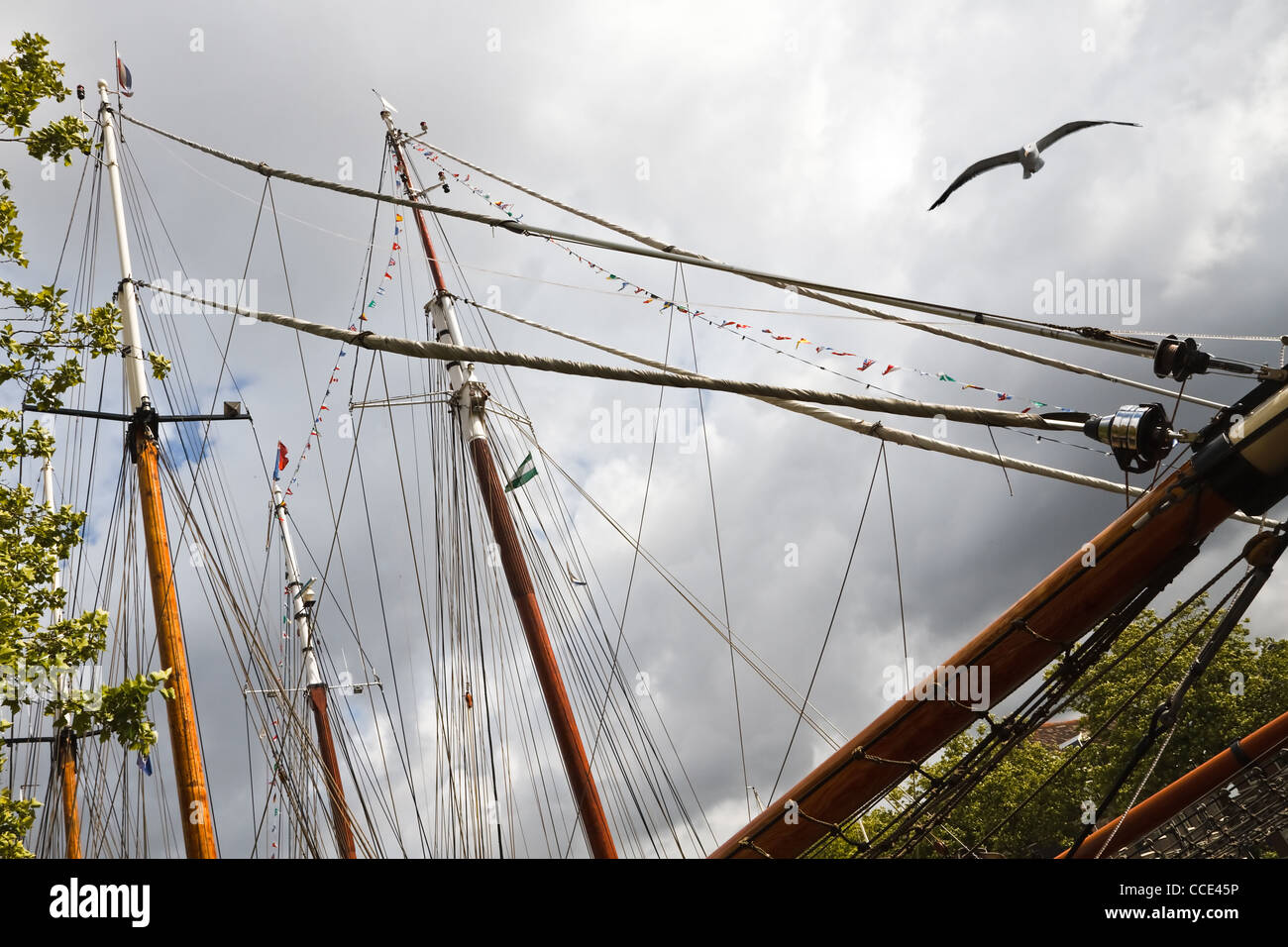 Flags on ships mast hi-res stock photography and images - Alamy