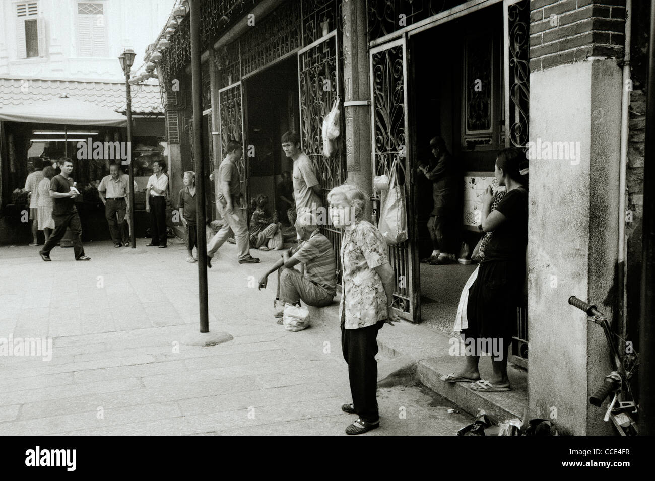 Travel Photography - Pilgrims at Kuan Yin Teng Temple in Chinatown in ...