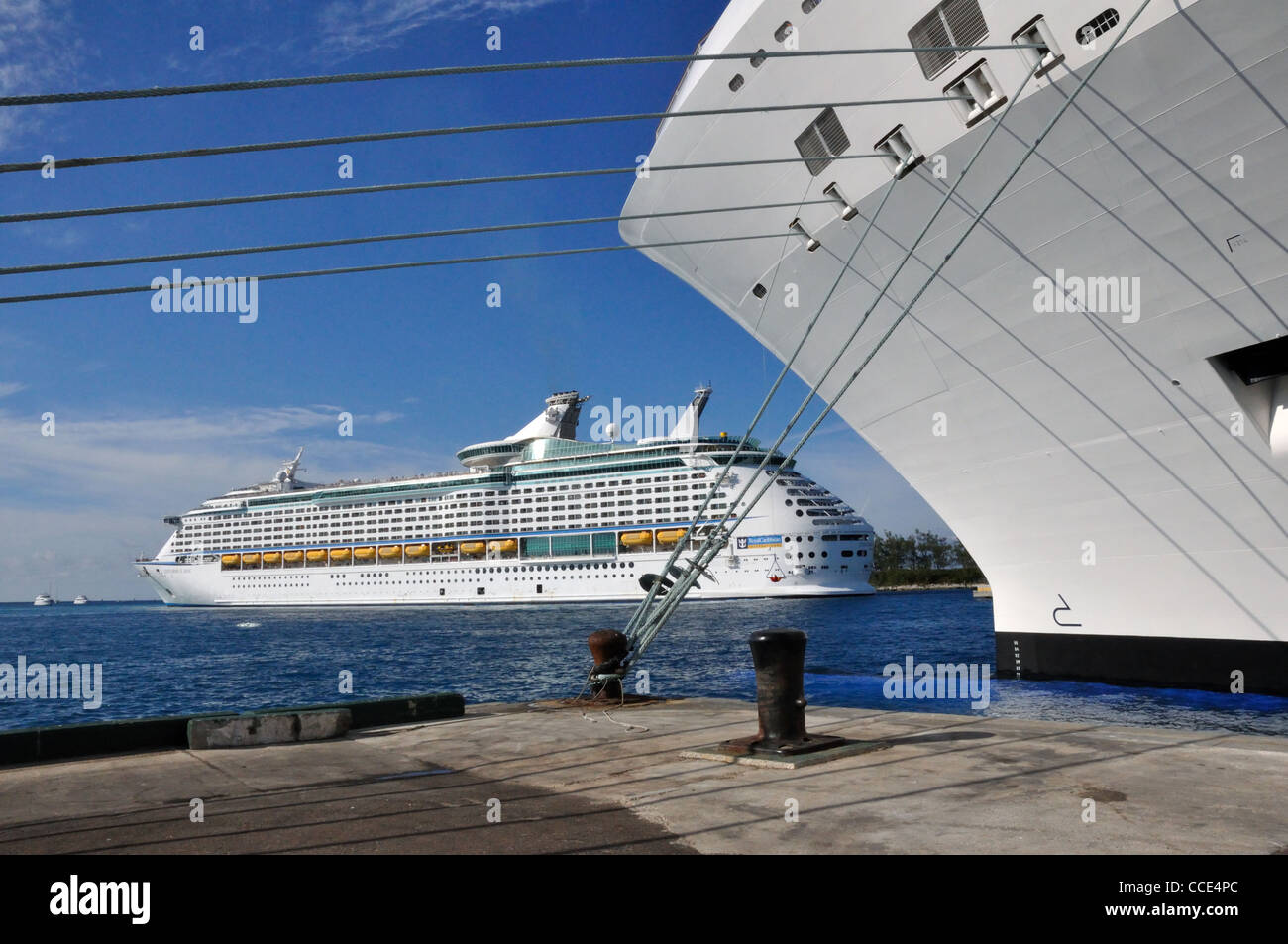 Cruise ship ropes Stock Photo - Alamy