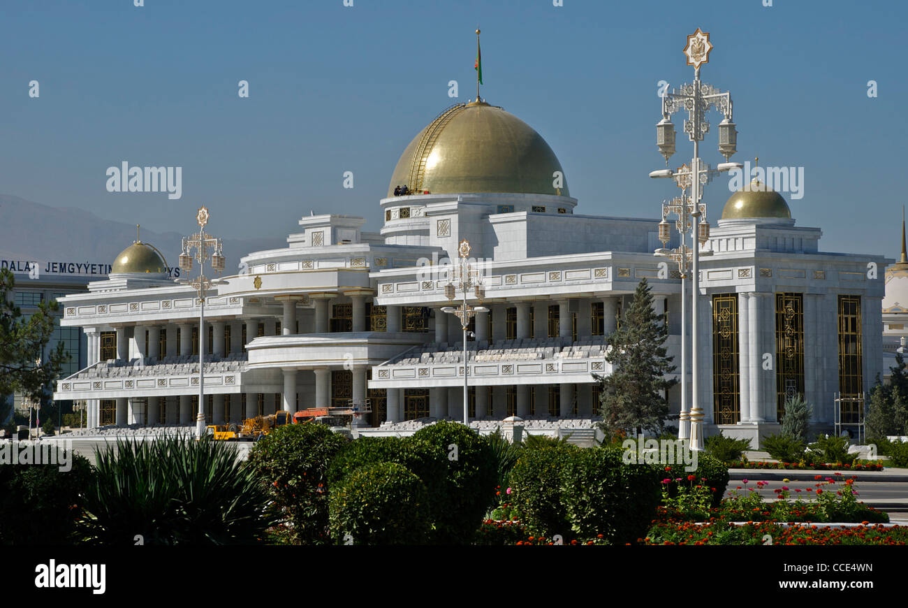 Typical gold domed building in Ashgabat, Turkmenistan Stock Photo - Alamy